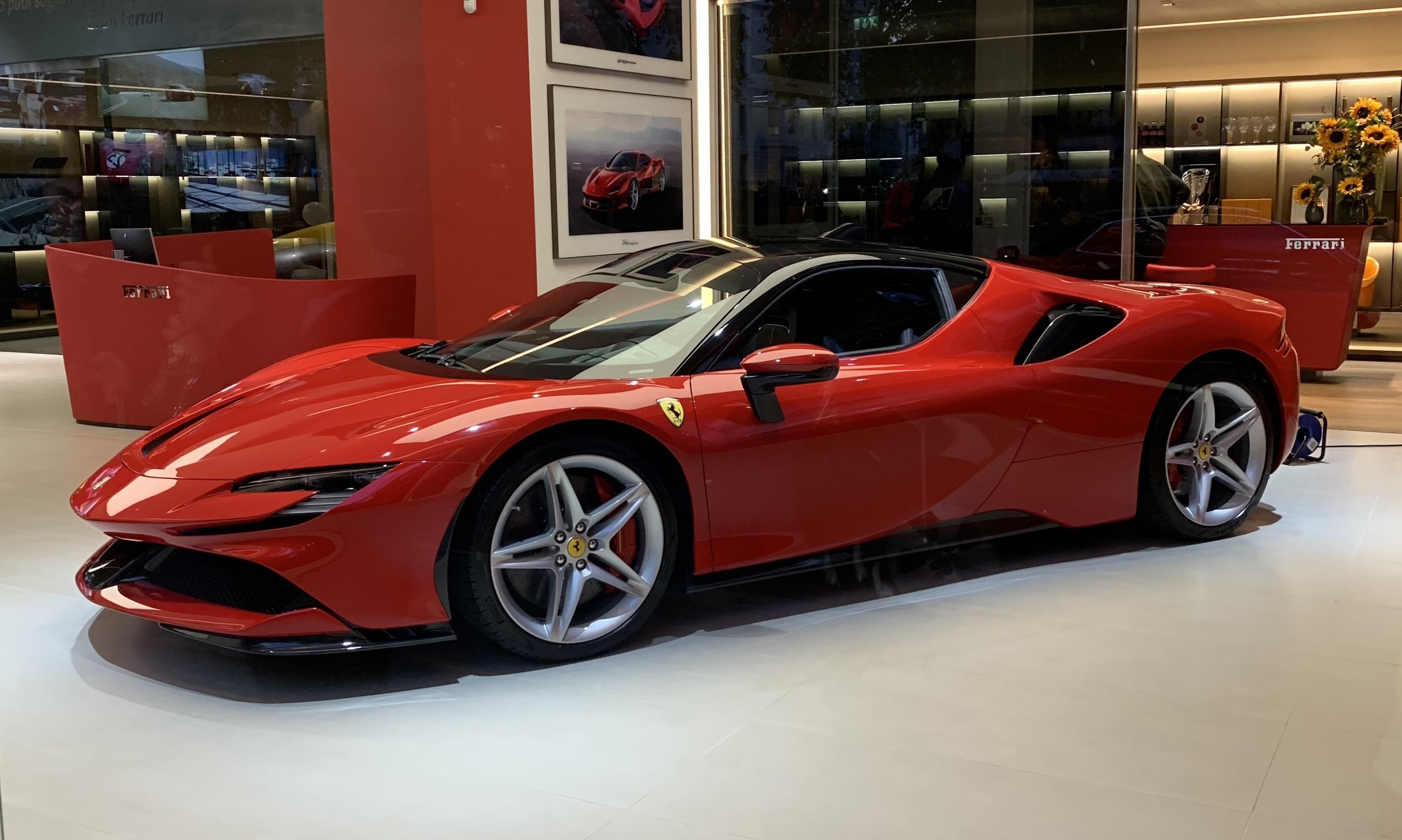 FERRARI SF90 STRADALE 2020 – NAJSNAŽNIJI FERRARI U ISTORIJI – 1000 KS ...